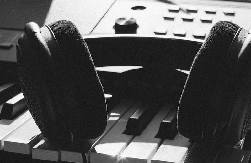 ツー・ファイブ進行を極める！基本からお洒落な変形まで - Phonim Music